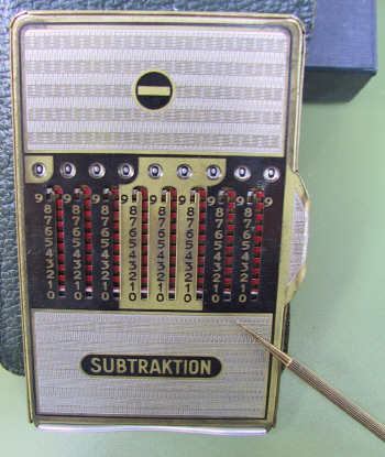 Mechanische Rechengeräte: Additions-/Subtraktionsrechner
